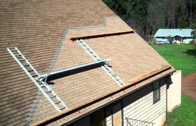 How to put a Ladder on a Sloped Roof | RoofScour