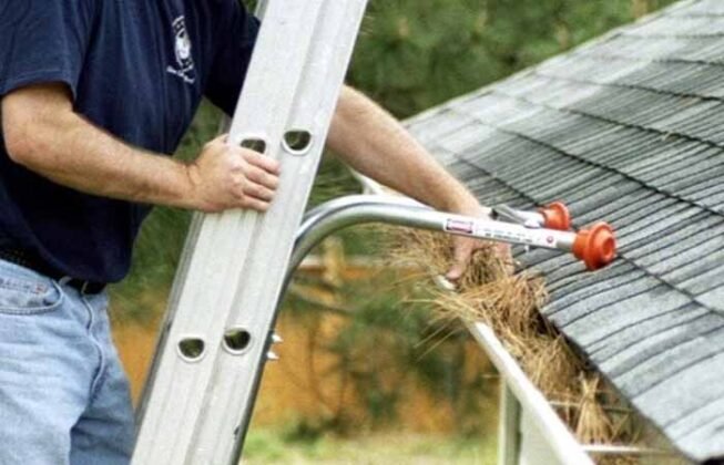 How to put a Ladder on a Sloped Roof | RoofScour